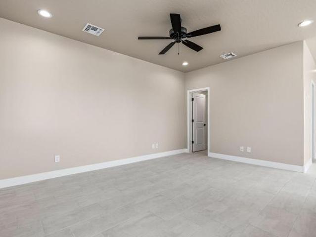 4 Br, 3 bath, Townhouse/Brownstone/RowHouse 4404 Wymont Circle NE