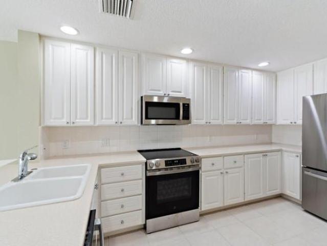 4 Br, 3 bath, Townhouse/Brownstone/RowHouse 4526 Illicium Drive