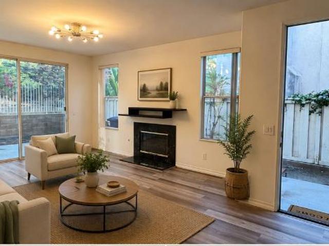 4 Br, 3 bath, Townhouse/Brownstone/RowHouse 4716 Caminito Girasol