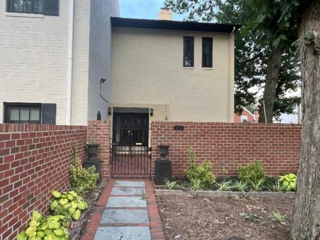 4 Br, 3 bath, Townhouse/Brownstone/RowHouse 4722 21st St N