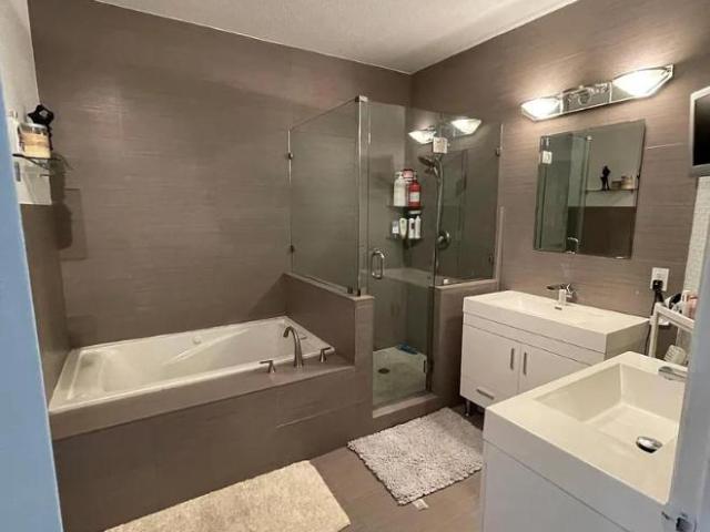 4 Br, 3 bath, Townhouse/Brownstone/RowHouse 4974 SW 127th Ave
