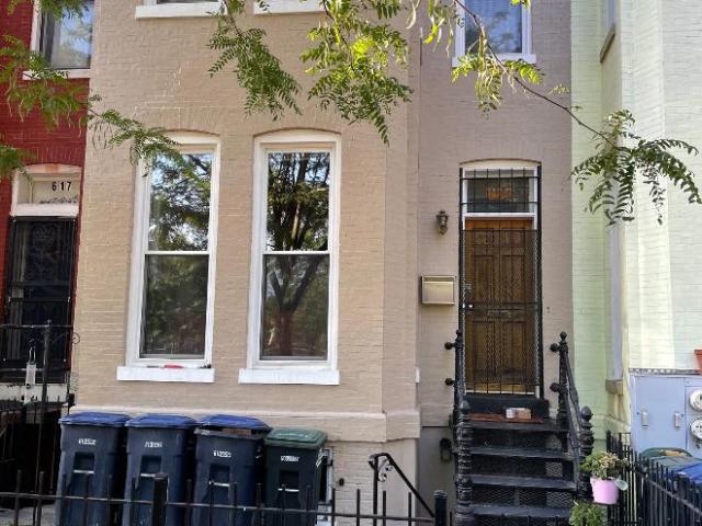 4 Br, 3 bath, Townhouse/Brownstone/RowHouse 615 P St NW