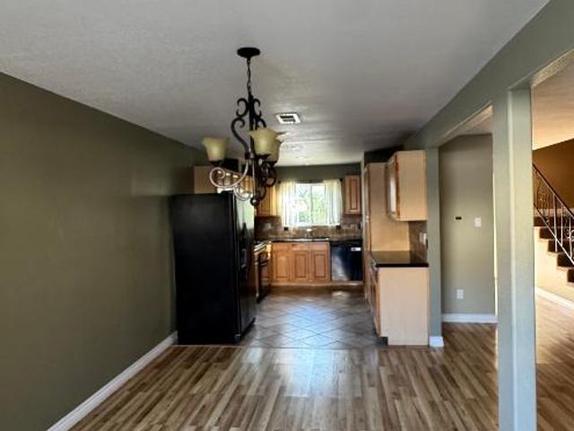 4 Br, 3 bath, Townhouse/Brownstone/RowHouse 700 E Taft Ave