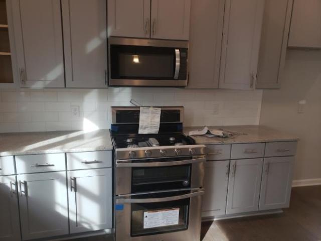 4 Br, 3 bath, Townhouse/Brownstone/RowHouse 952 Ainslie Downs St