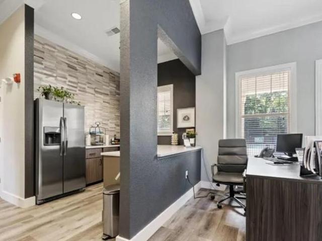 4 Br, 3 bath, Apartment 1020 Amli Way