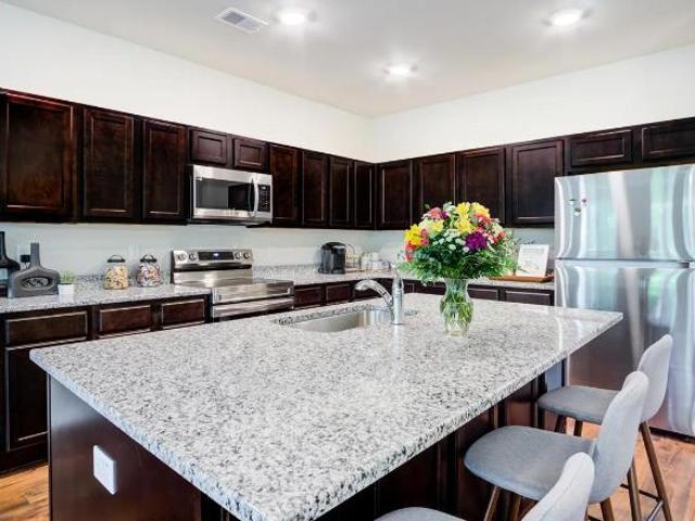 4 Br, 3 bath, Apartment 121 Marigny St