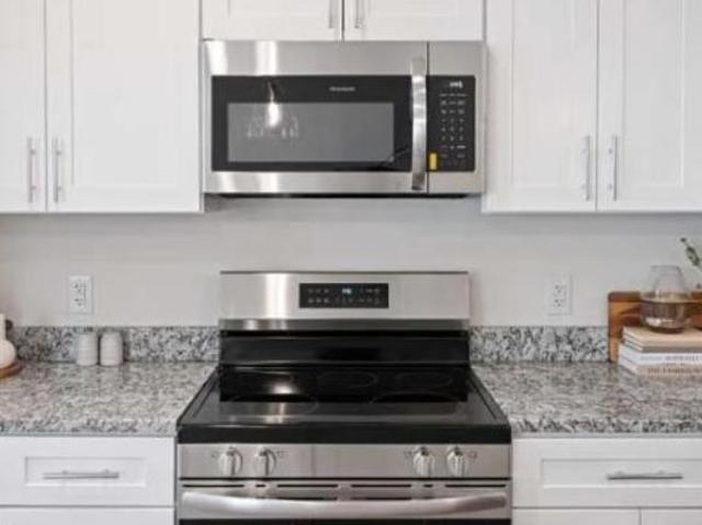 4 Br, 3 bath, Apartment 332 Blossom Bnd Ln