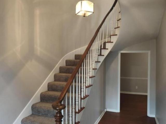 4 Br, 3 bath, Apartment 89 N Fulton St