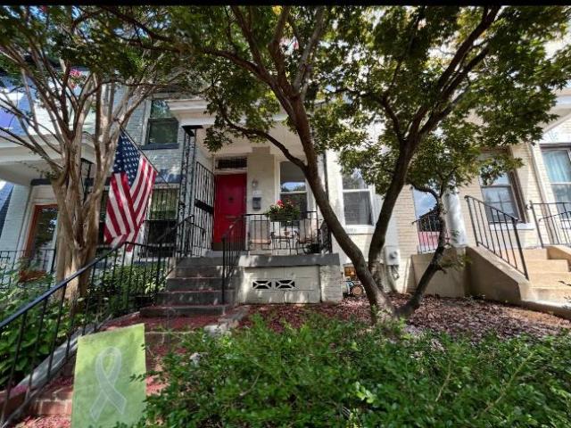 4 Br, 3 bath, Condo 411 11th Street Ne
