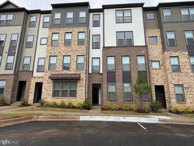 4 Br, 3 bath, Condo 45948 Swallow Ter