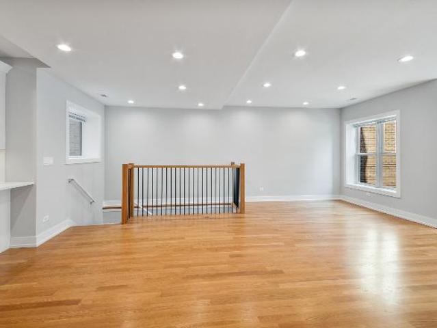 4 Br, 3 bath, Condo 4626 North Ashland