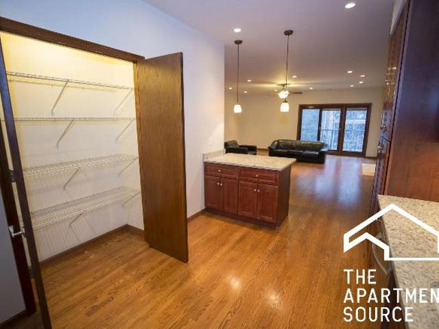 4 Br, 3 bath, Condo 672 N Peoria