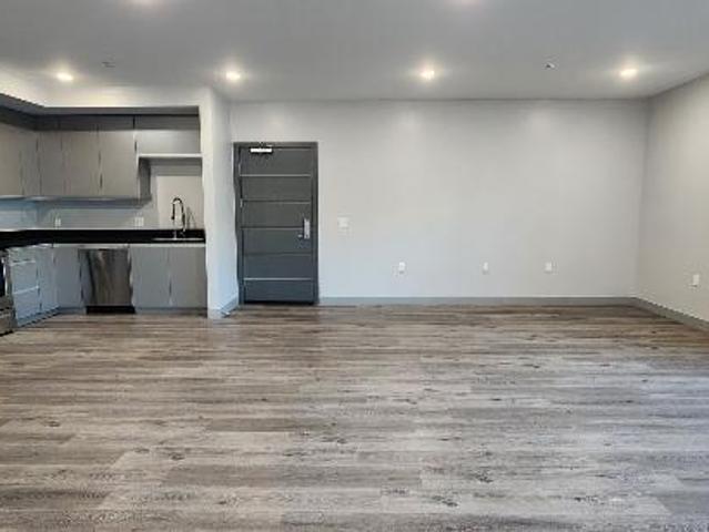 4 Br, 3 bath, Condo 7040 Woodman Ave