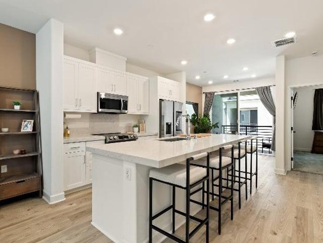 4 Br, 3 bath, Condo 777 Abby Dr