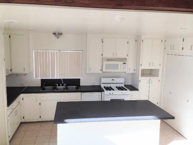 4 Br, 3 bath, Condo 1823 Armour Lane