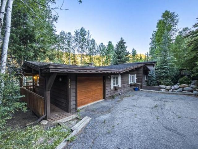 4 Br, 3 bath, Condo 2586 Davos Trl