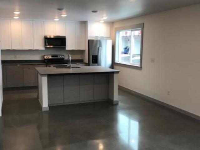 4 Br, 3 bath, Condo 3065 Catron St