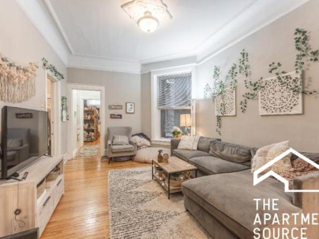 4 Br, 3 bath, Condo 3519 N Reta Ave