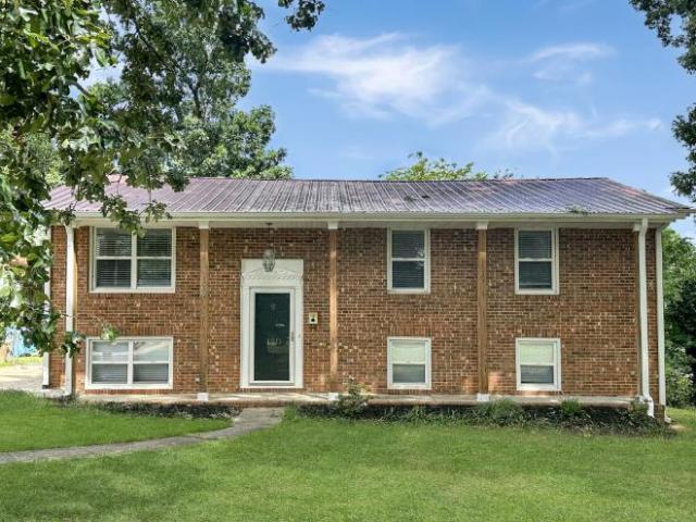 4 Br, 3 bath, Single Family Home 120 Eastway Ln