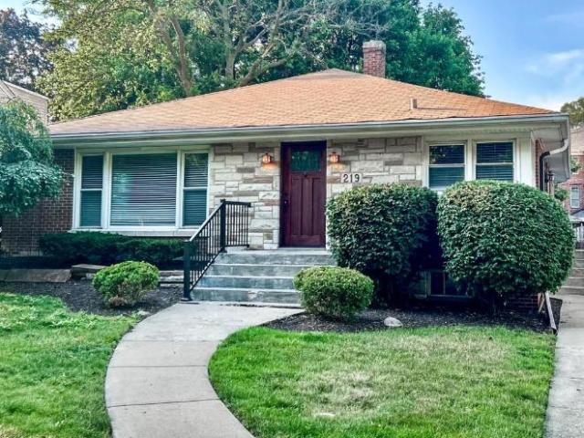 4 Br, 3 bath, Single Family Home 219 Spring Ave