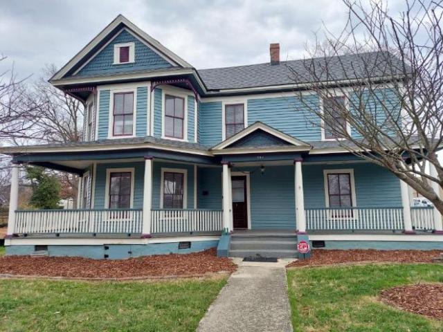 4 Br, 3 bath, Single Family 304 Oakwood St