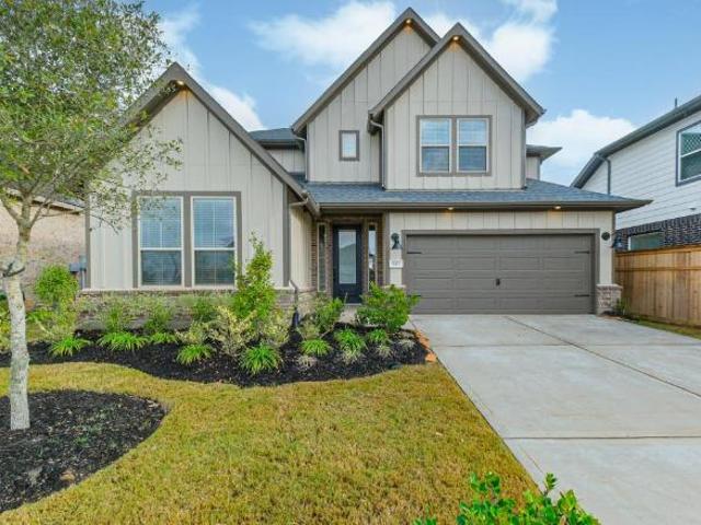 4 Br, 3 bath, Single Family Home 31430 Warm Kindling Wy