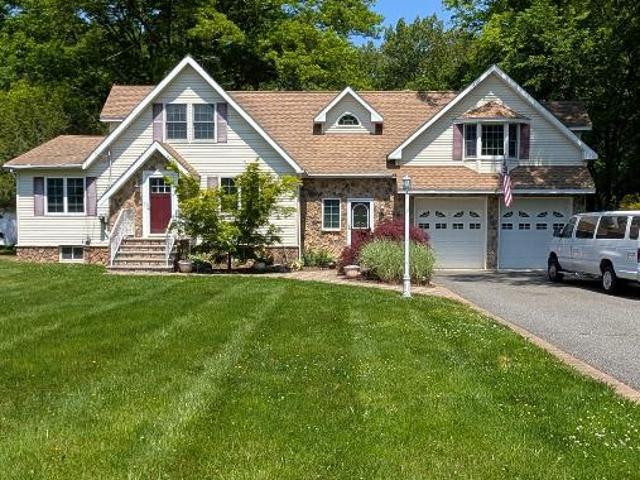 4 Br, 3 bath, Single Family 144 Preston Road