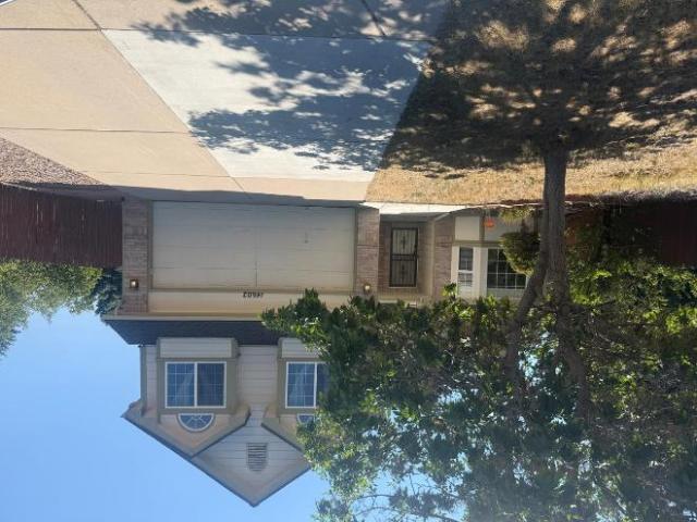 4 Br, 3 bath, Single Family 14602 E Bellewood Pl