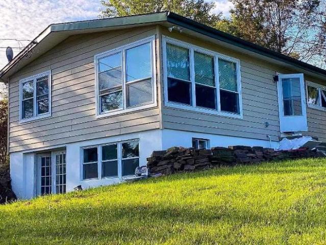 4 Br, 3 bath, Single Family 1467 Easton Road