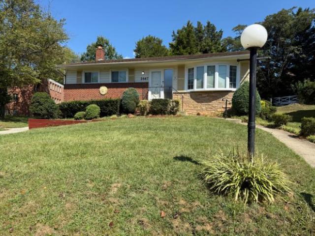 4 Br, 3 bath, Single Family 1467 Leegate Rd NW