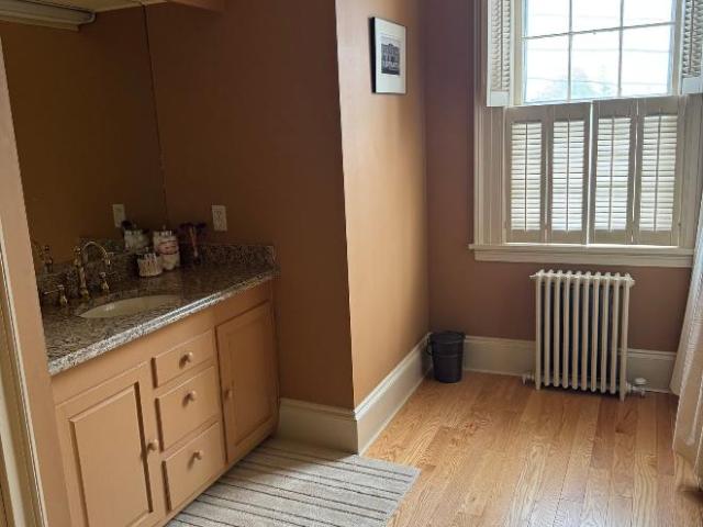 4 Br, 3 bath, Single Family 14 Center St