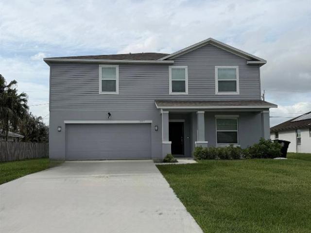 4 Br, 3 bath, Single Family 1557 SW Dycus Ave