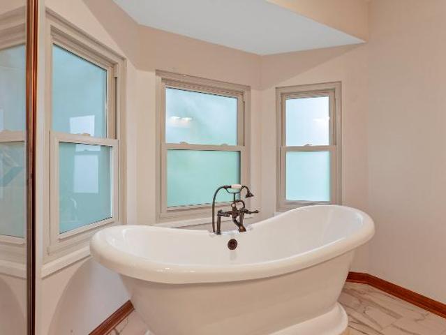4 Br, 3 bath, Single Family 155 Mackenzie Dr