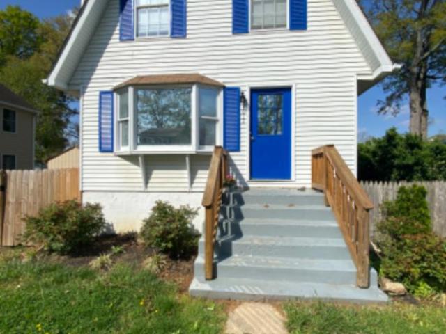 4 Br, 3 bath, Single Family 1612 Hilltop Rd