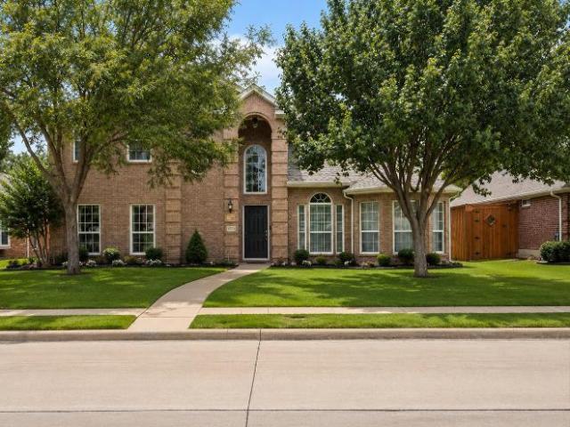 4 Br, 3 bath, Single Family 1622 Lake Travis Dr