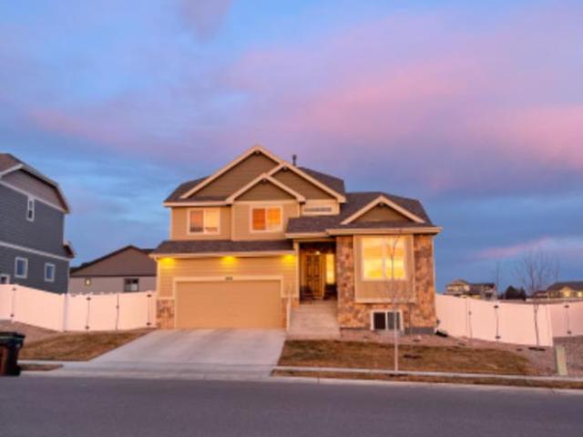 4 Br, 3 bath, Single Family 1628 Shoreview Pkwy
