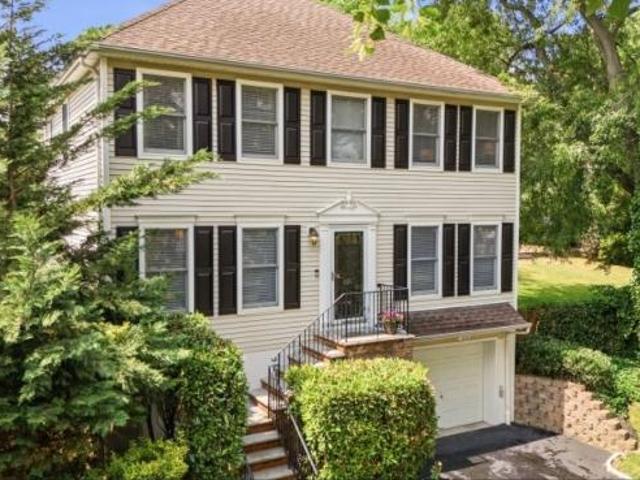 4 Br, 3 bath, Single Family 169 Broad St