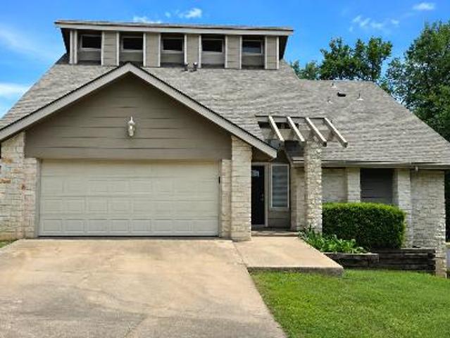 4 Br, 3 bath, Single Family 1701 Brokenshoe