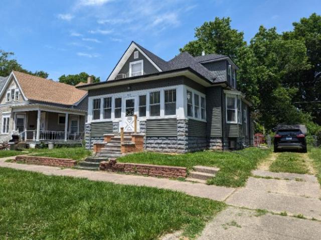 4 Br, 3 bath, Single Family 1723 W Fredonia Ave