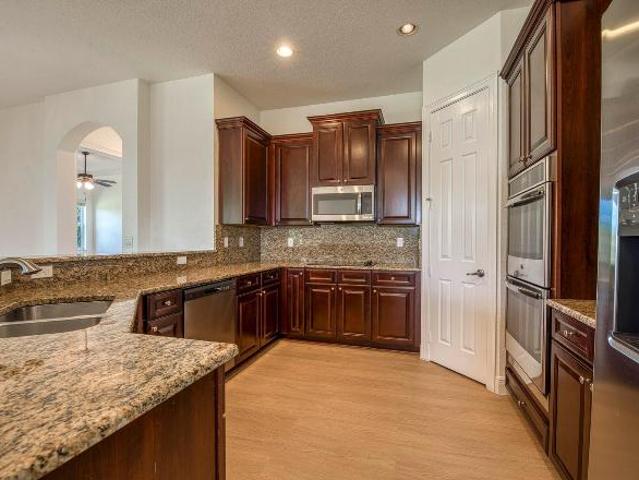 4 Br, 3 bath, Single Family 172 Manor Circle