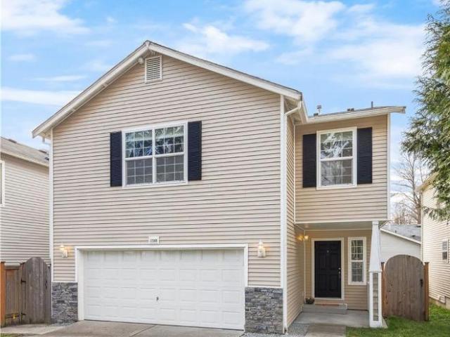 4 Br, 3 bath, Single Family 17508 SE 14th Dr