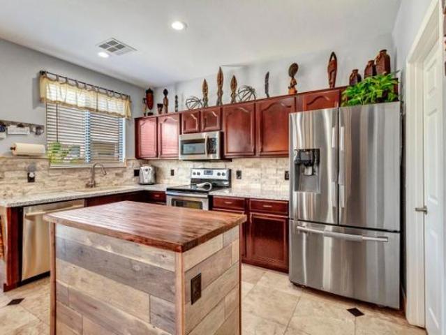 4 Br, 3 bath, Single Family 17648 W Lisbon Lane