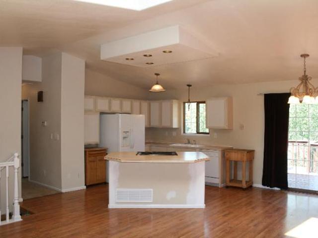 4 Br, 3 bath, Single Family 1773 Deweese