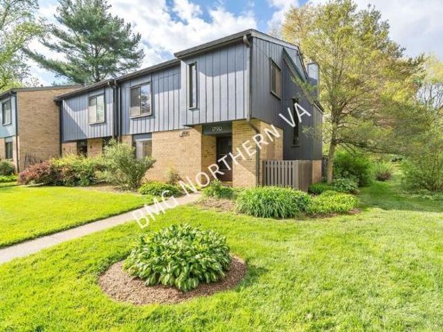 4 Br, 3 bath, Single Family 1790 Ivy Oak Square