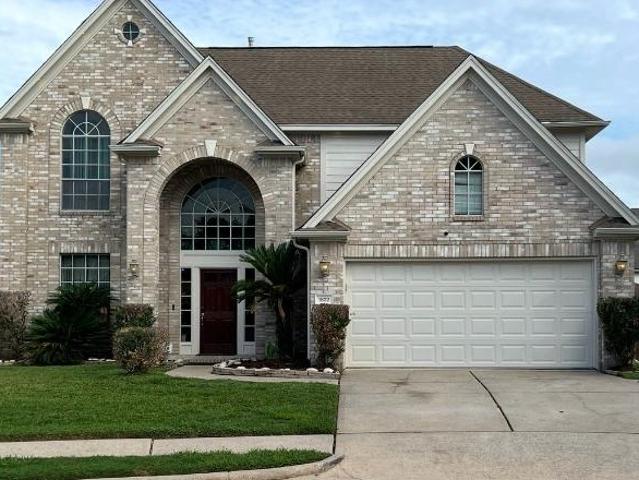 4 Br, 3 bath, Single Family 1822 Laurel Oaks Dr