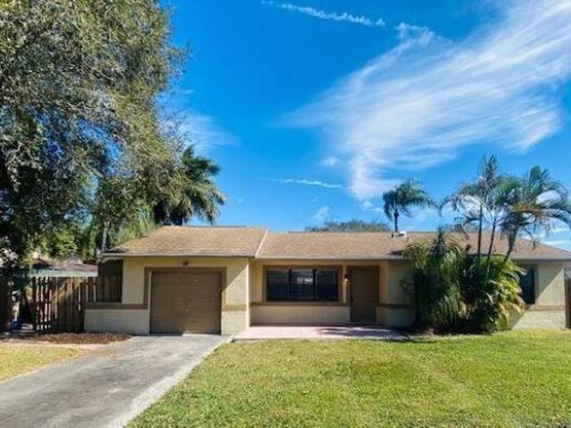 4 Br, 3 bath, Single Family 18437 Spanish Isles Place