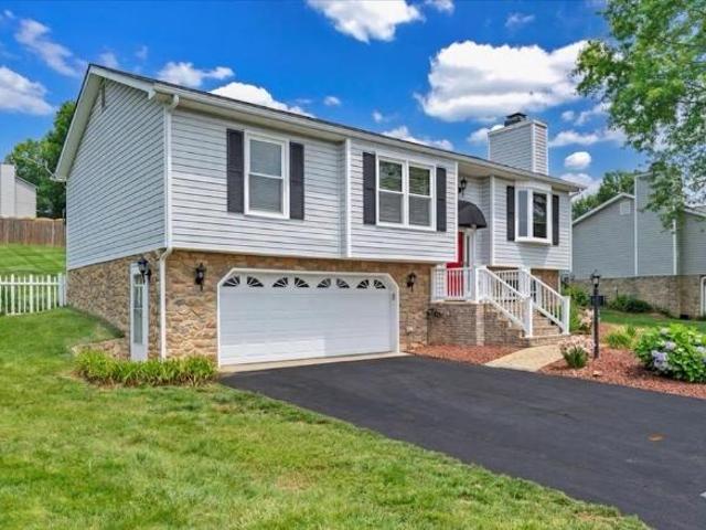 4 Br, 3 bath, Single Family 1905 Summerfield Drive