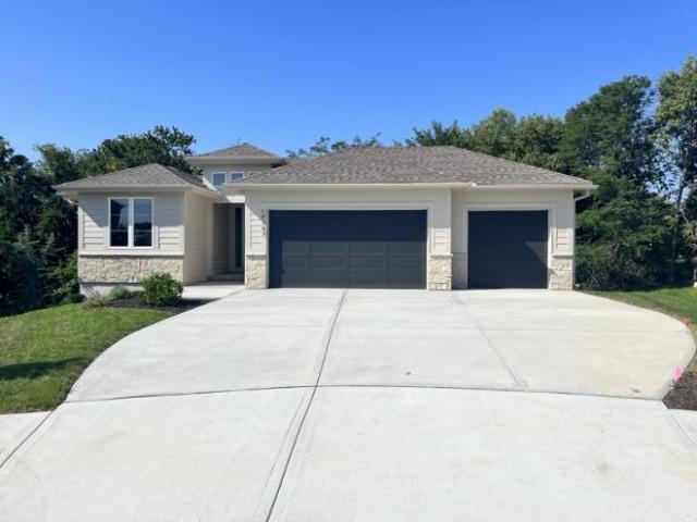 4 Br, 3 bath, Single Family 19343 W 109th Pl