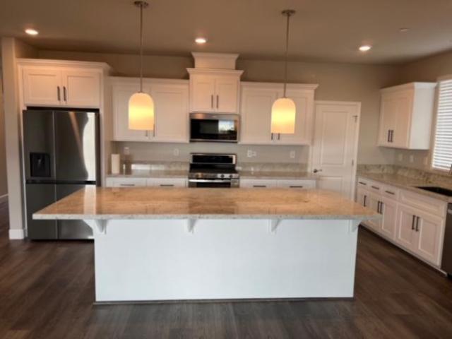 4 Br, 3 bath, Single Family 1001 Wadsworth Dr