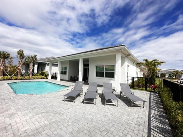 4 Br, 3 bath, Single Family 10027 Timber Creek Way